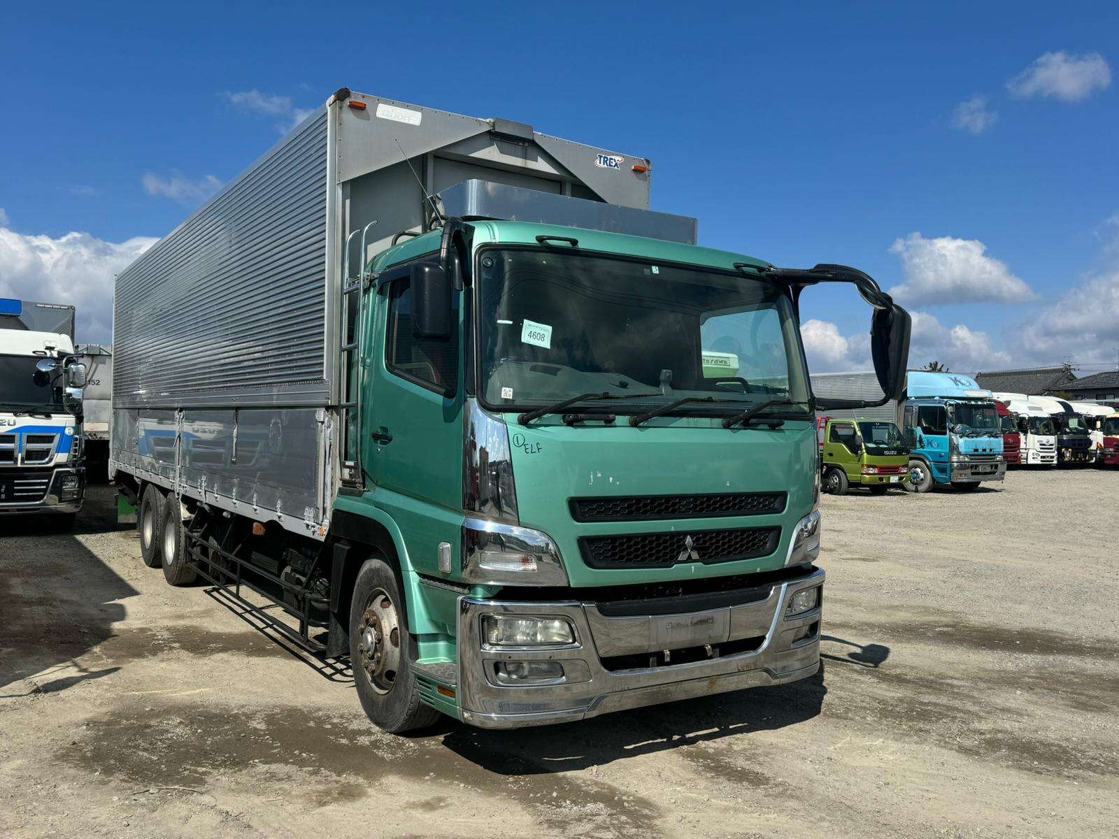 Fuso Super Great Double Diff Wing Van - Nippon Trucks