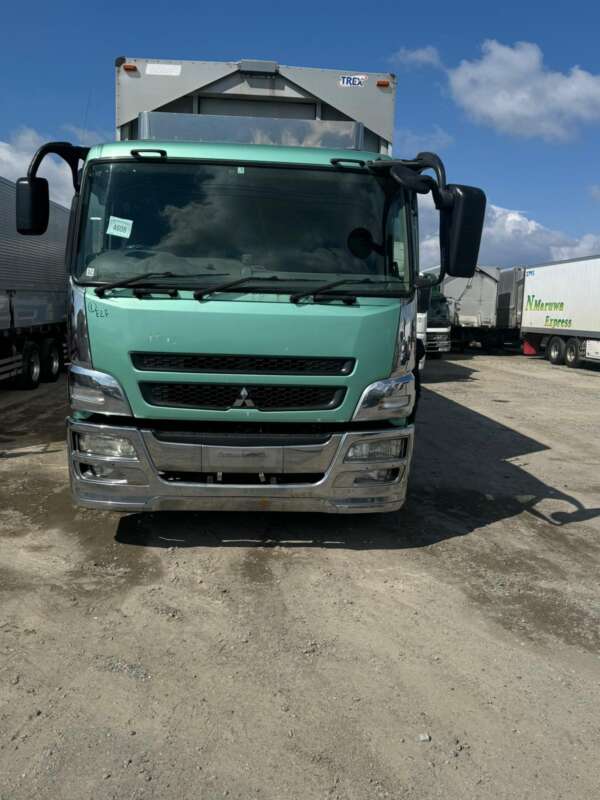 Fuso Super Great Double Diff Wing Van - Nippon Trucks